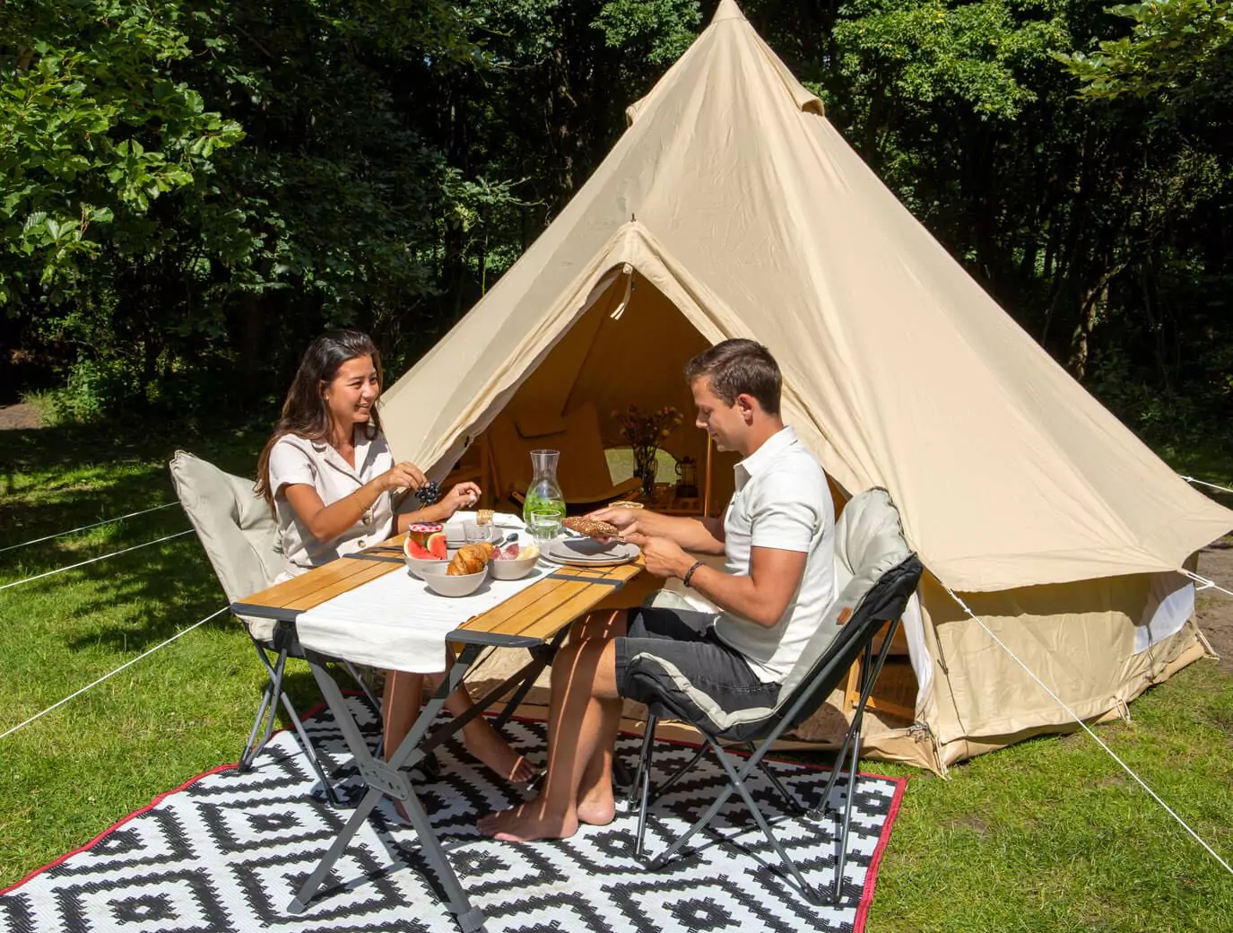 Wat is de beste campingtafel? | Blog van Kampeerhal Roden